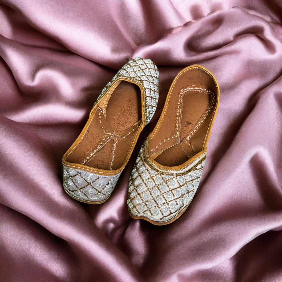 White Pearl Jutti – STEPINGRACE